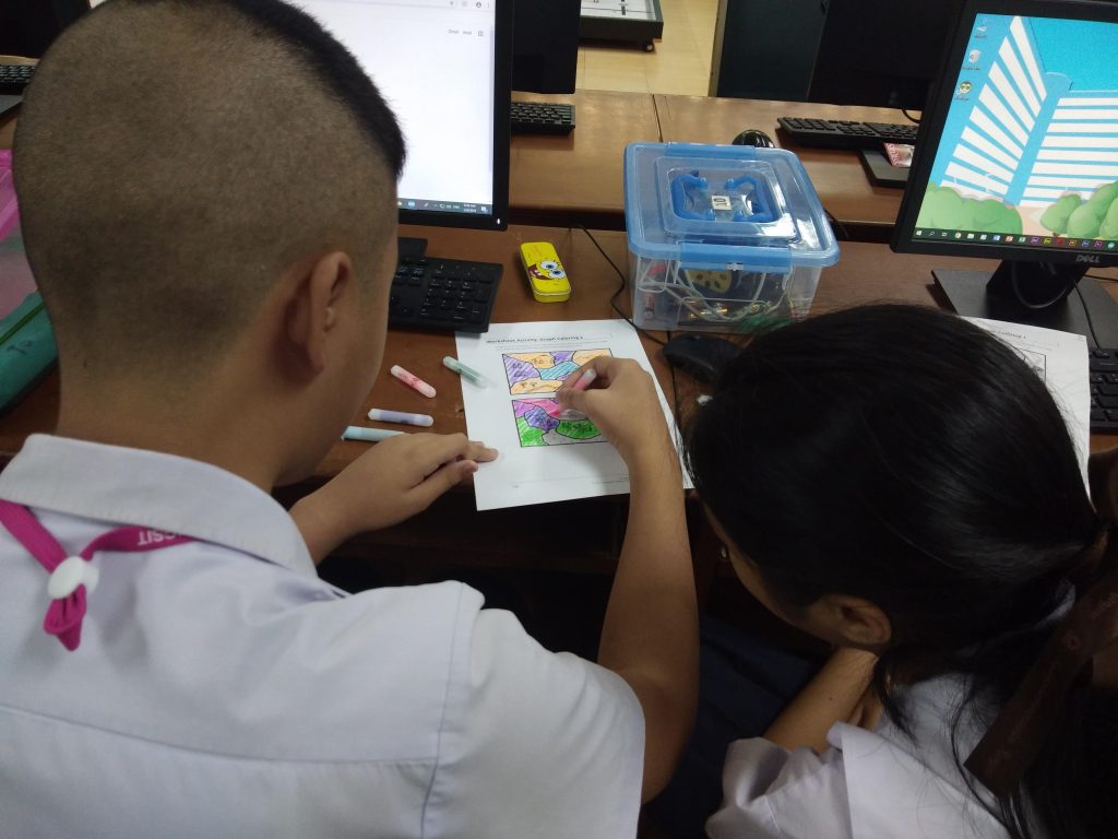 Unplugged Programming: Graph Coloring – Nattapon's Blog